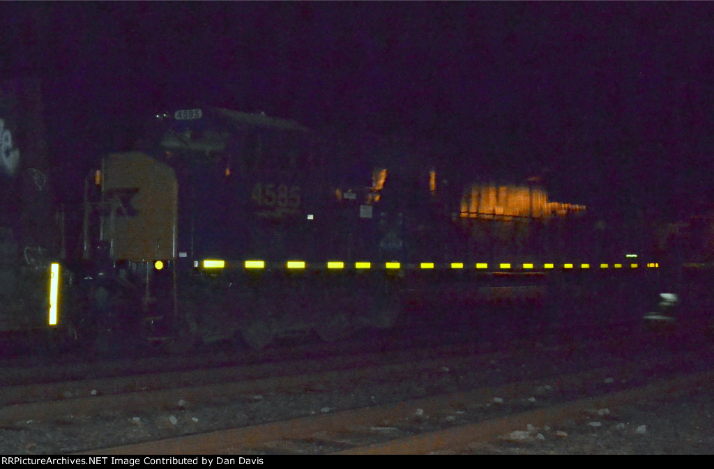 CSX SD70AC 4585 trails an ES40DC on Q301-04